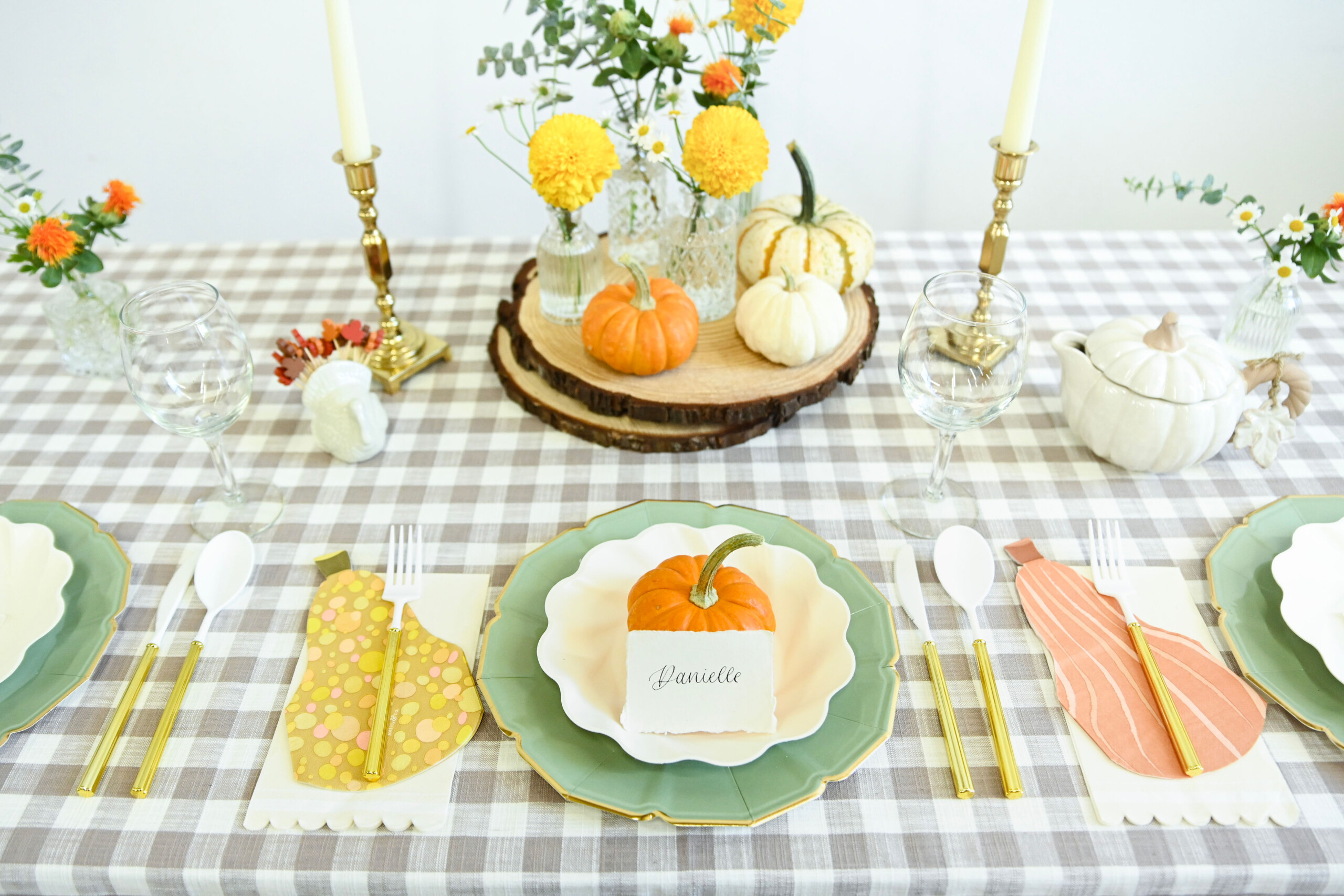 Tips and Tricks for a Thanksgiving Tablescape That Speaks for Itself ...